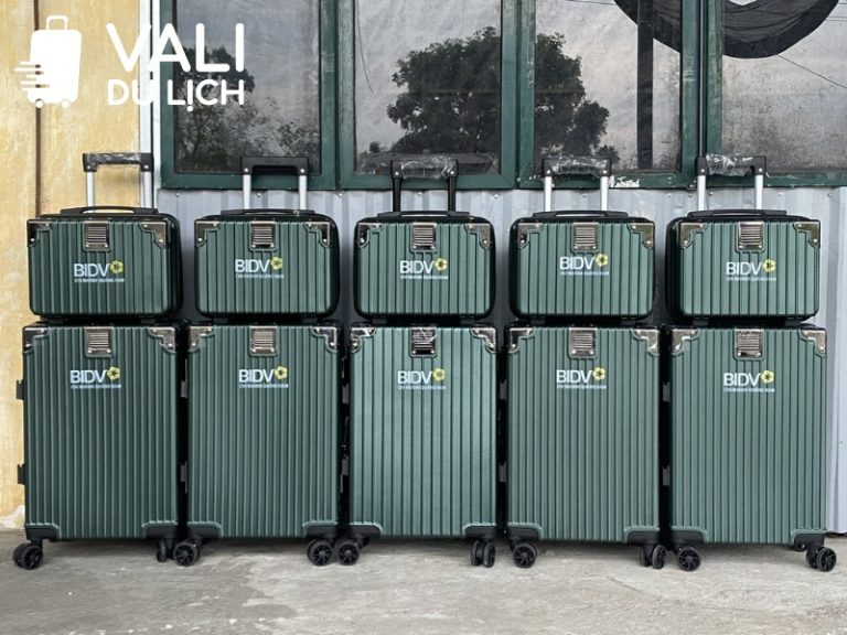 Chọn Vali Tặng Khách Hàng: Chất Lượng, Thẩm Mỹ, Cá Nhân Hóa
